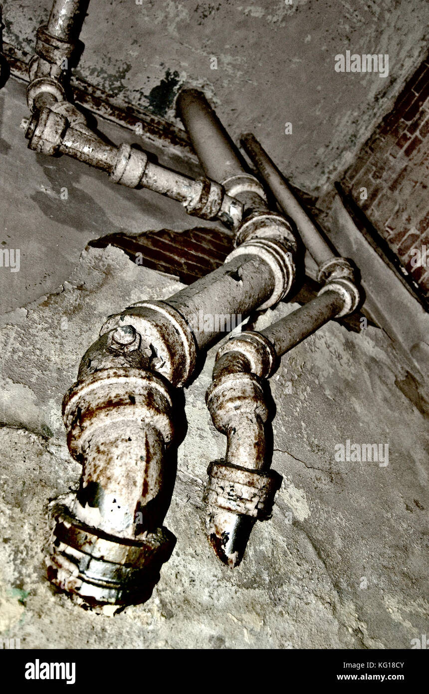 Crumbling adobe house hi-res stock photography and images - Alamy