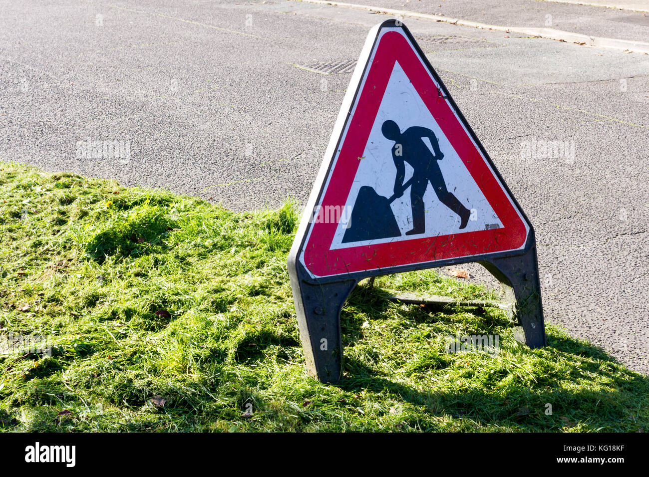 Red triangle sign hi-res stock photography and images - Alamy