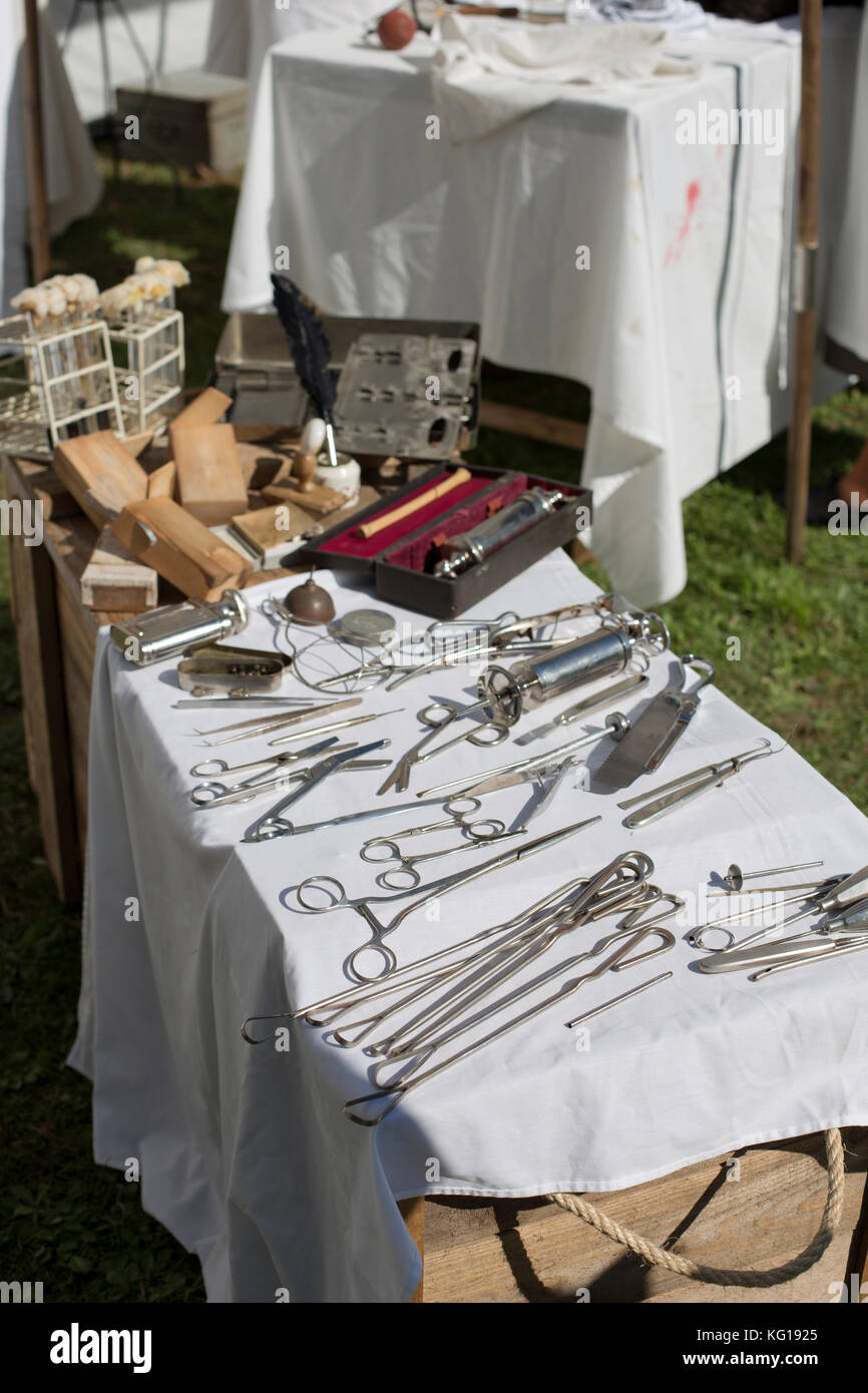 Vintage surgical instruments hi-res stock photography and images - Alamy