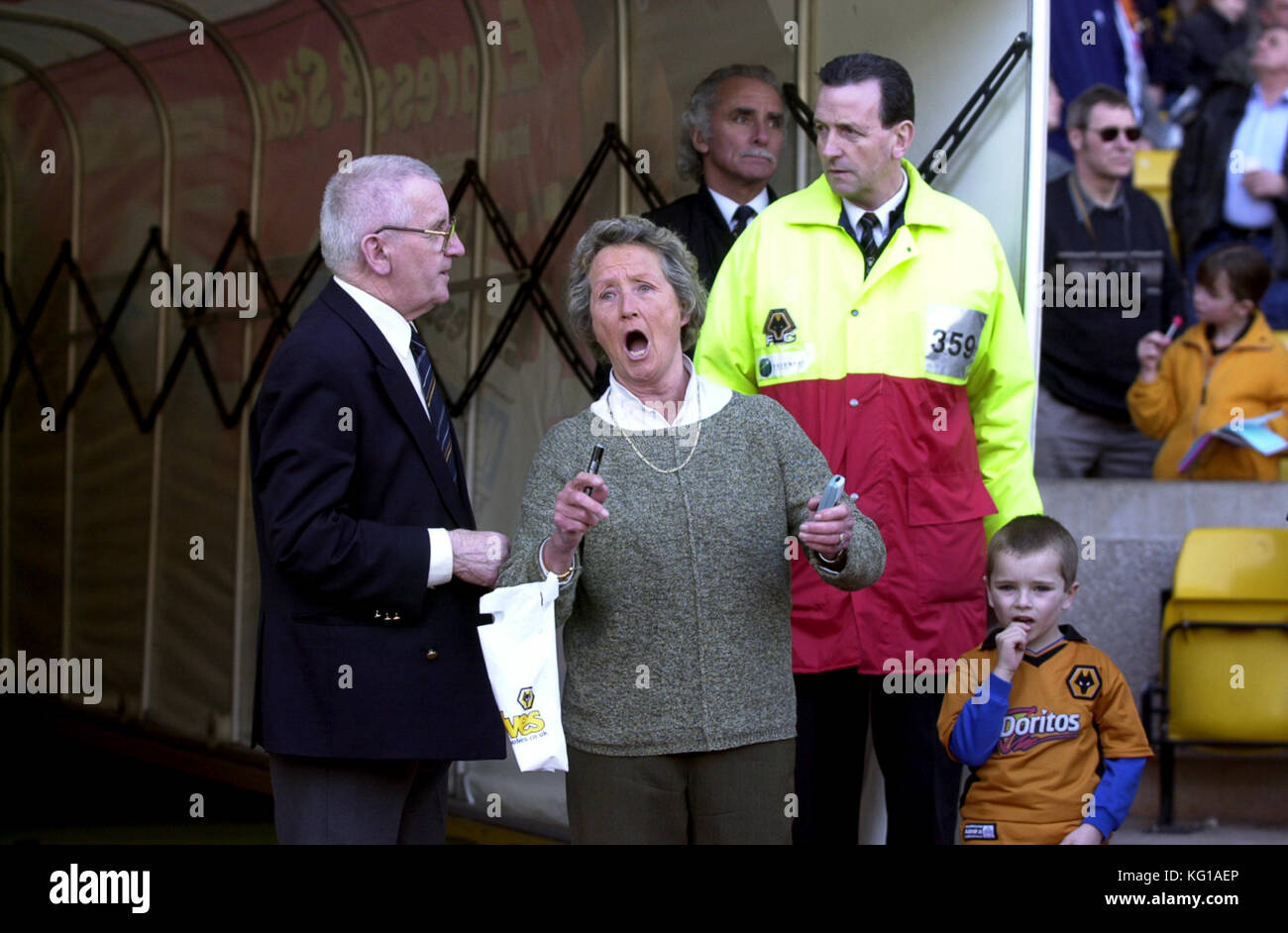 Rachael Heyhoe Flint, Baroness Heyhoe Flint bursting into song at ...