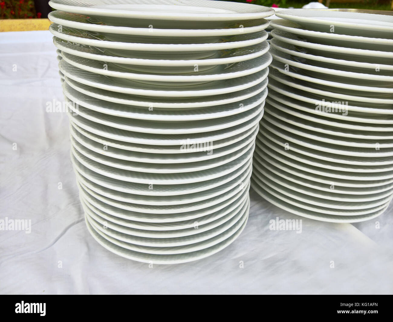 Stack of porcelain plates and bowls in restaurant Stock Photo - Alamy
