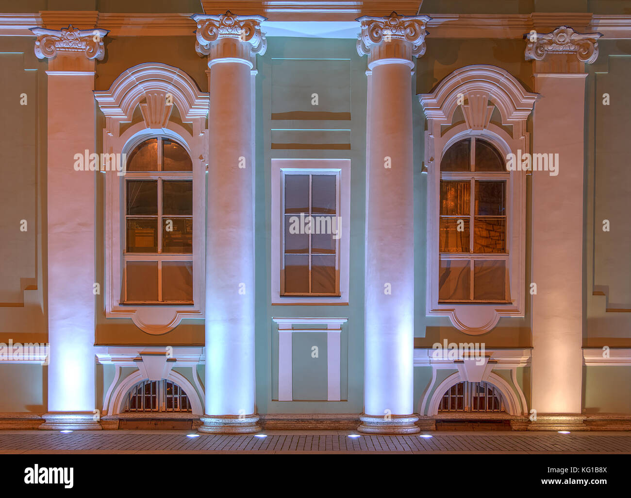 Illuminated museum windows hi-res stock photography and images - Alamy