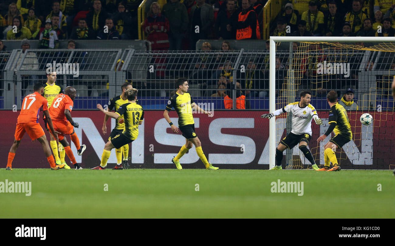 Nikosia's Mickael Pote (2l) scoring the 1:1 during the Champions League ...