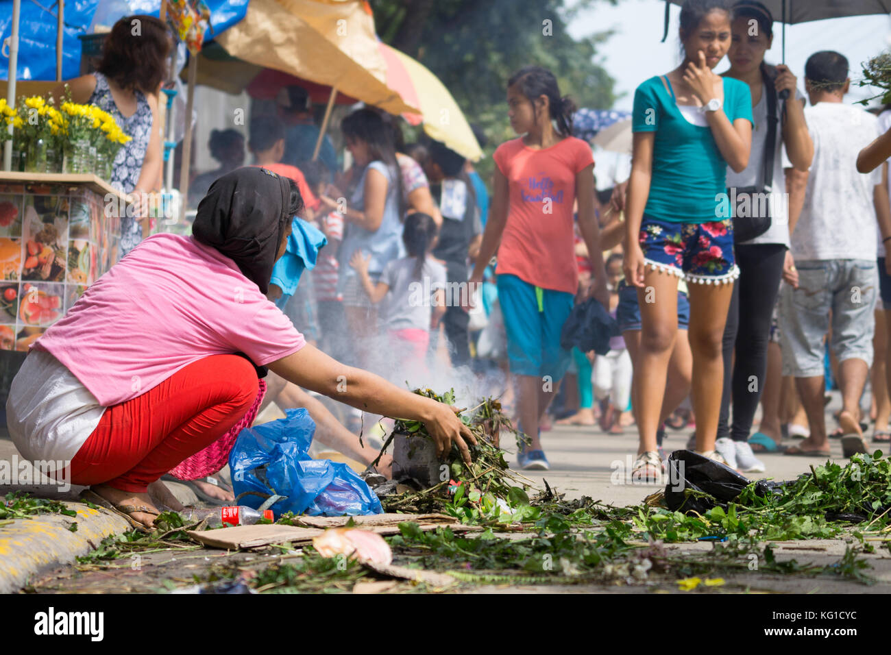 Calamba Cemetery, Cebu City, Philippines. 02nd Nov, 2017. At the exit ...