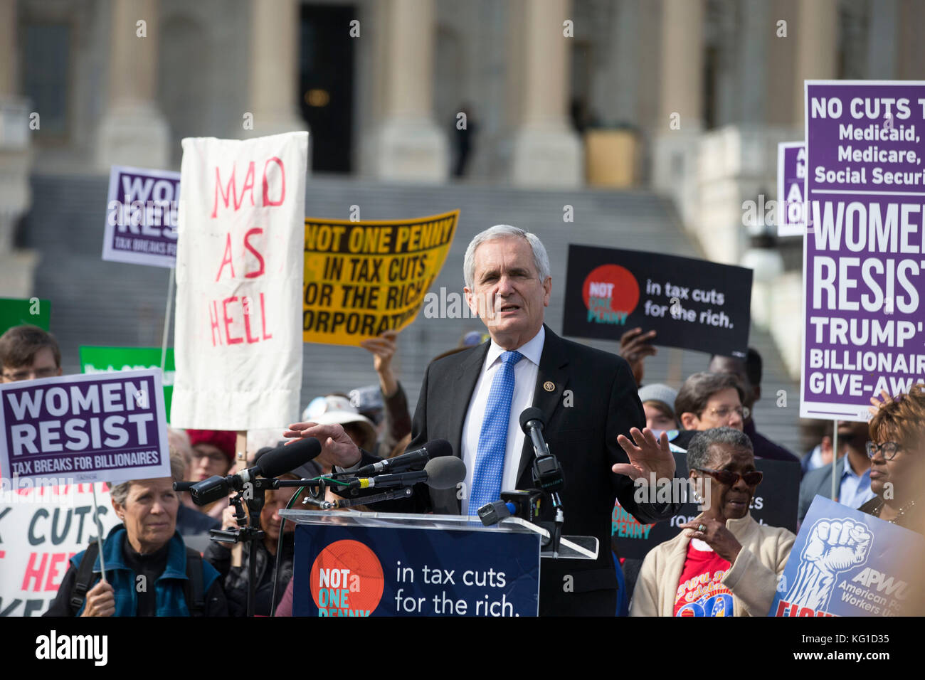 Washington, USA. 01st Nov, 2017. United States Representative Lloyd ...