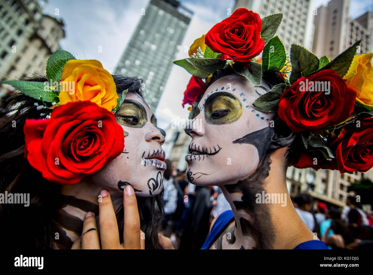 Sao Paulo, Brazil. 2nd Nov, 2017. People take part in the annual Zombie ...