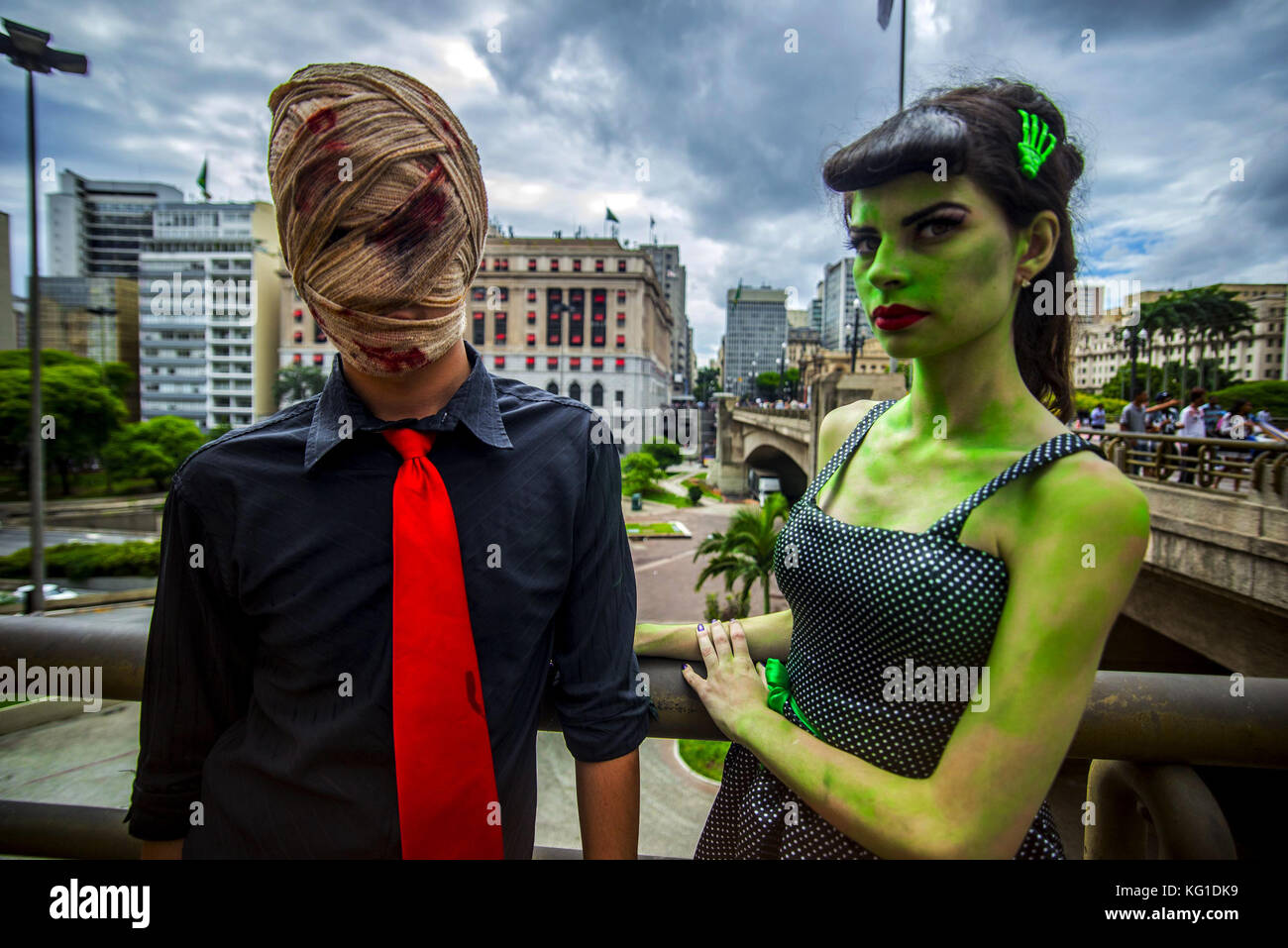 Sao Paulo, Brazil. 2nd Nov, 2017. People take part in the annual Zombie ...