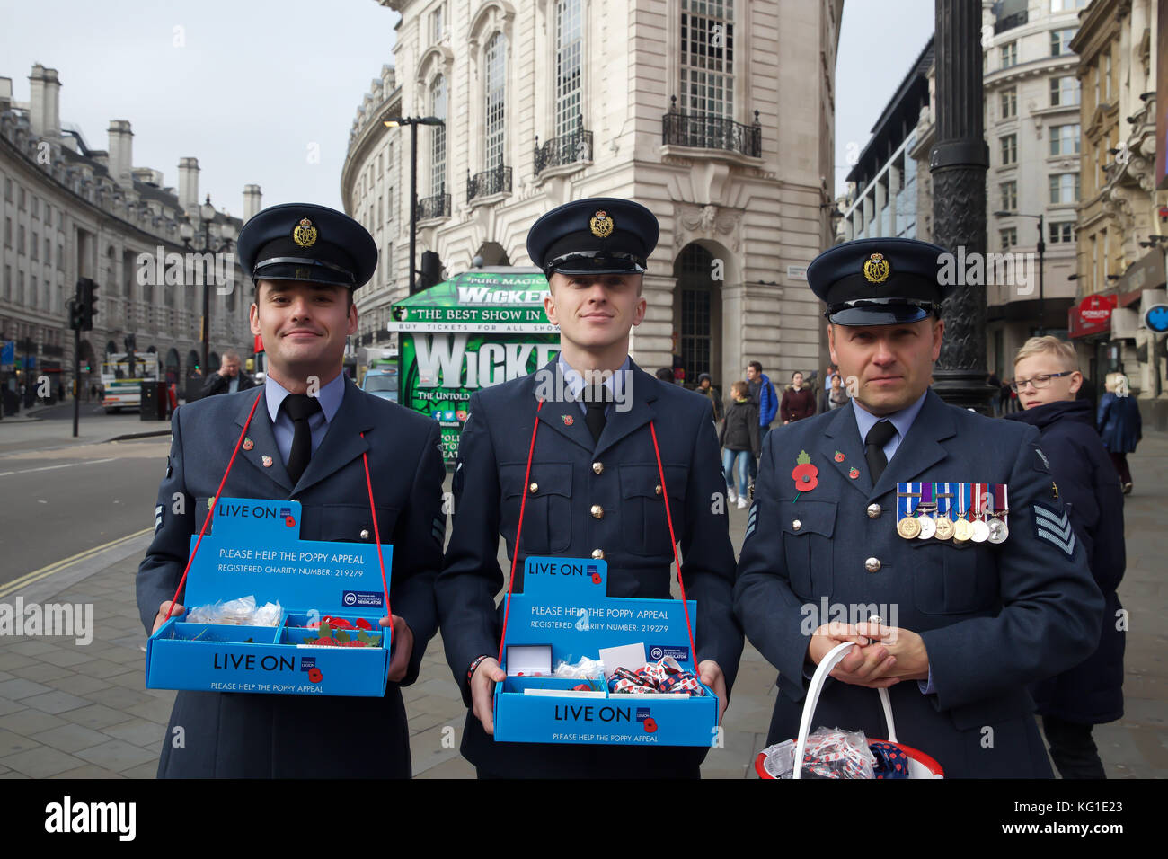 Air force personnel collect hi-res stock photography and images - Alamy