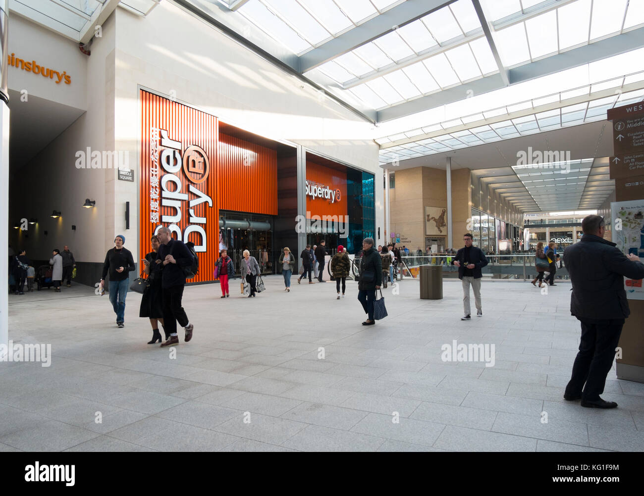 Oxford, UK. 2nd Nov 2017. People shopping in the new Westgate centre in ...