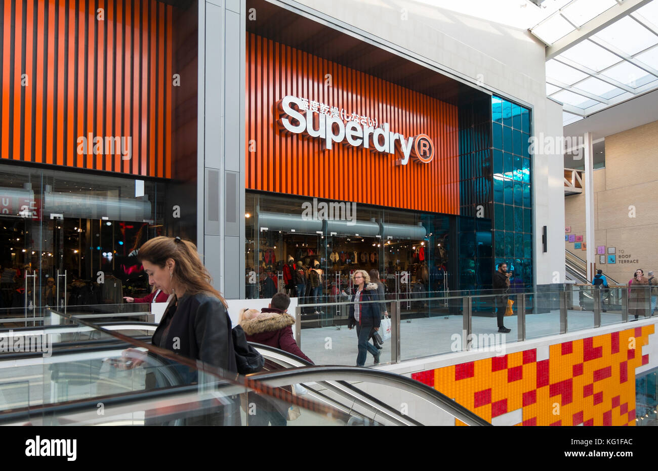Oxford, UK. 2nd Nov 2017. People shopping in the new Westgate centre in ...