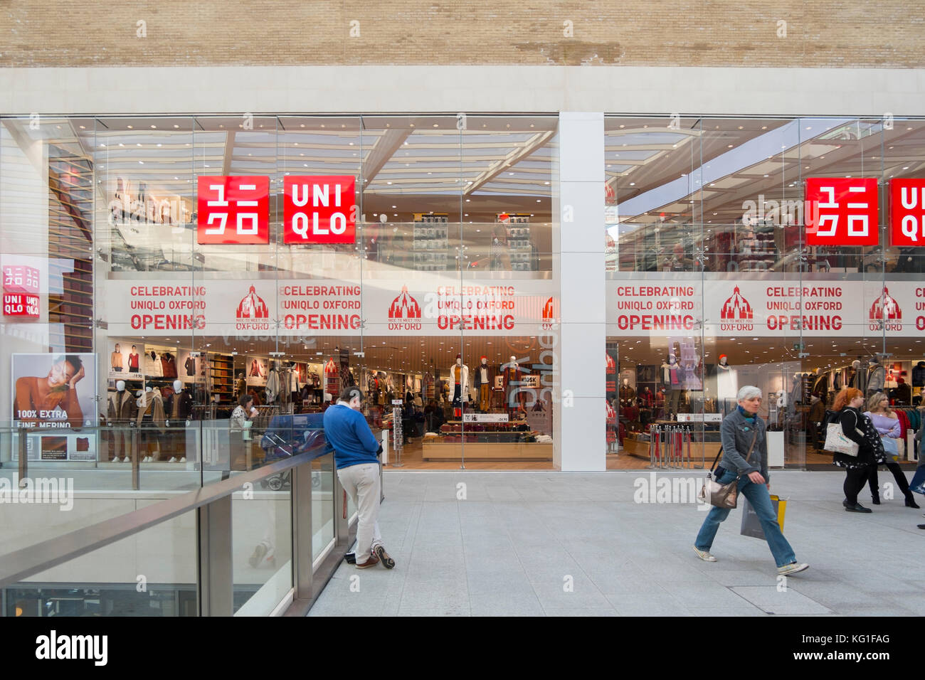 Oxford, UK. 2nd Nov 2017. People shopping in the new Westgate centre in ...