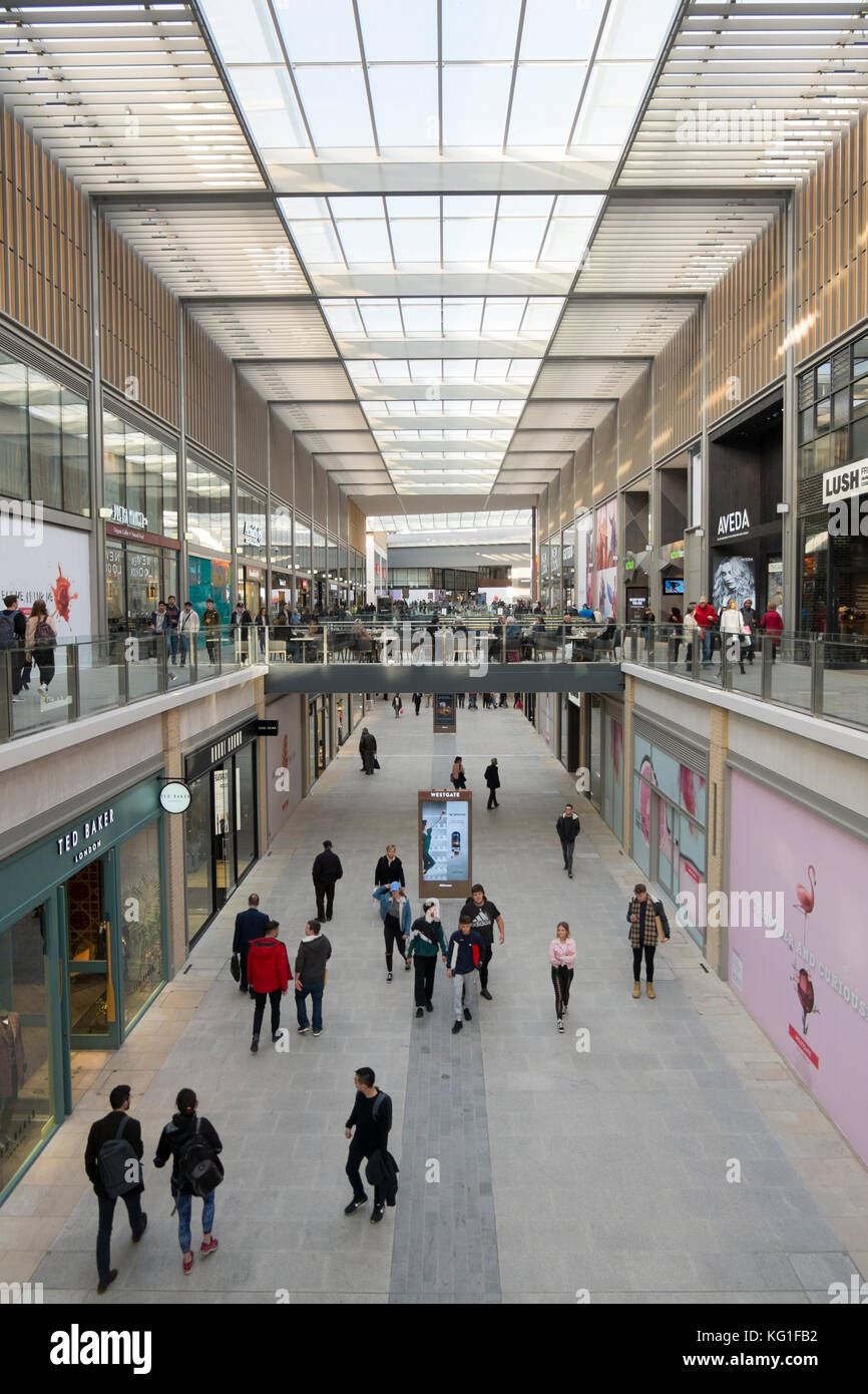 Oxford, UK. 2nd Nov 2017. People shopping in the new Westgate centre in ...