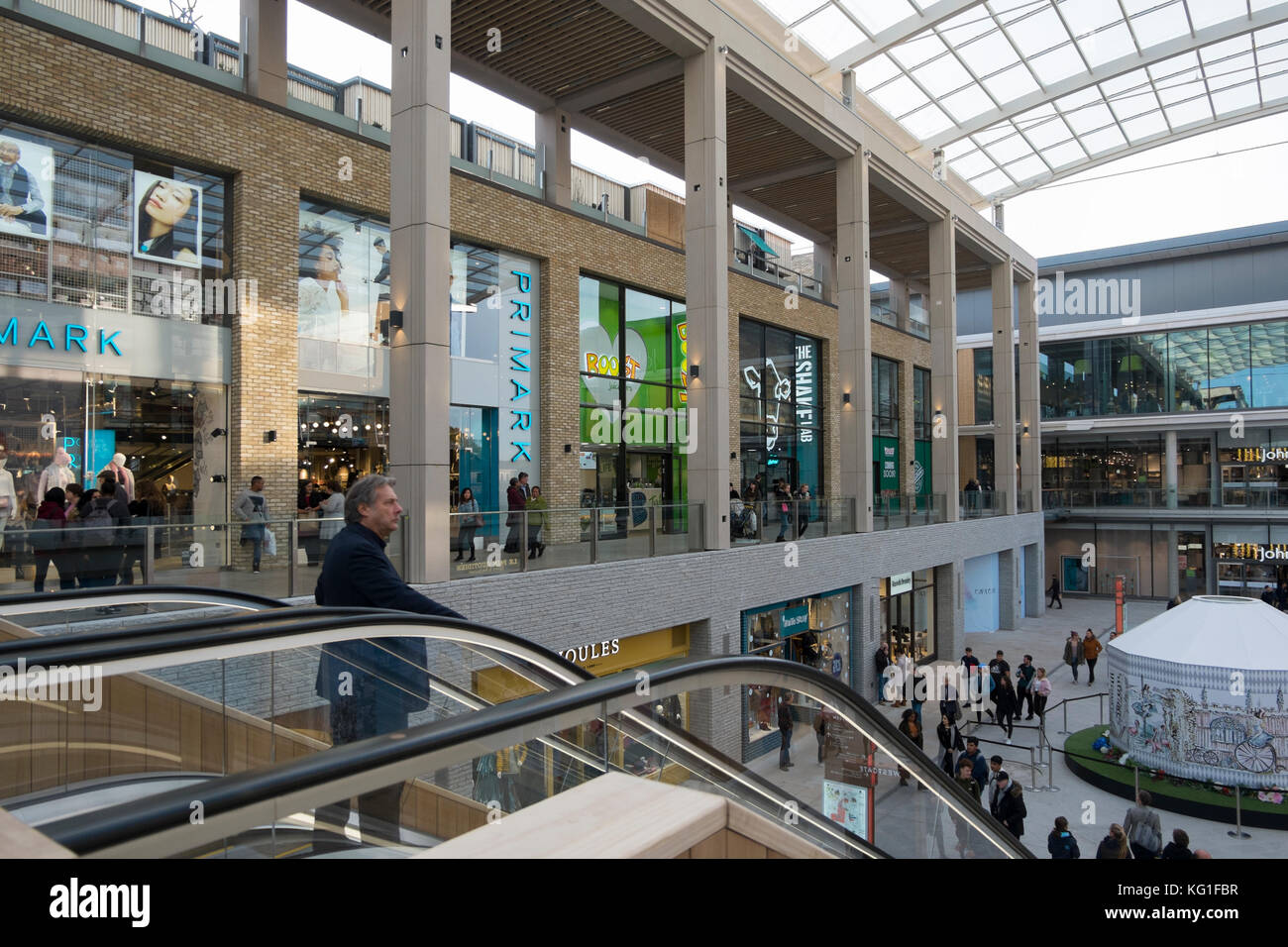 Oxford, UK. 2nd Nov 2017. People shopping in the new Westgate centre in ...