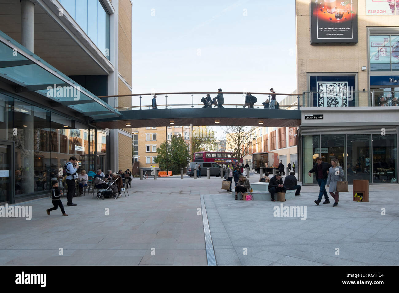 Oxford, UK. 2nd Nov 2017. People shopping in the new Westgate centre in ...