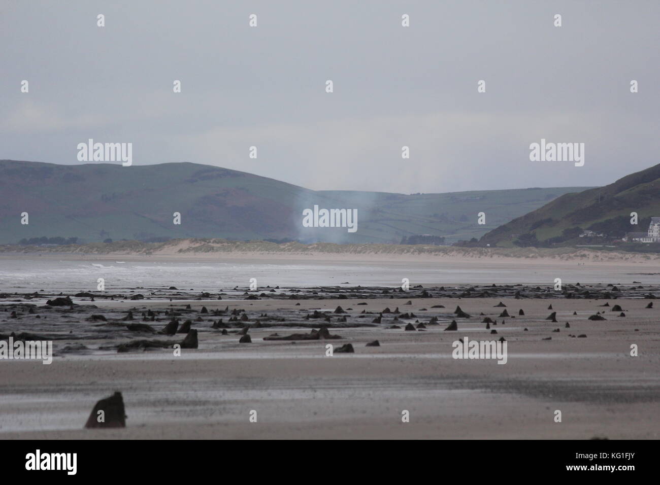 Borth, Wales. 2nd Nov, 2017. UK Weather. Recent storms & gale force ...