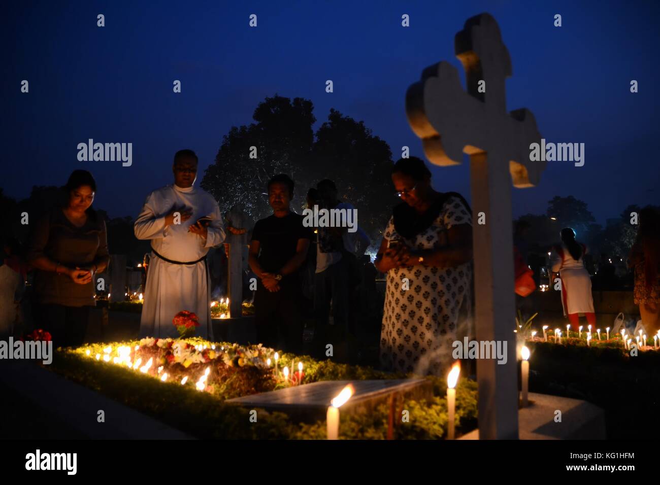 People gather to celebrate All Souls Day in Kolkata Stock Photo - Alamy