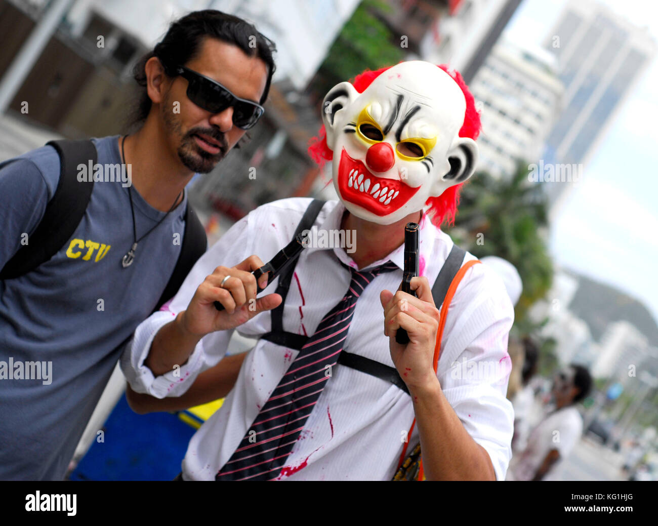 Rio de Janeiro, Brazil. 02nd Nov, 2017. Hundreds of people participate ...