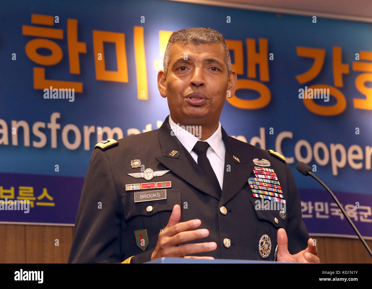 03rd Nov, 2017. USFK commander gives lecture in Seoul Gen. Vincent ...