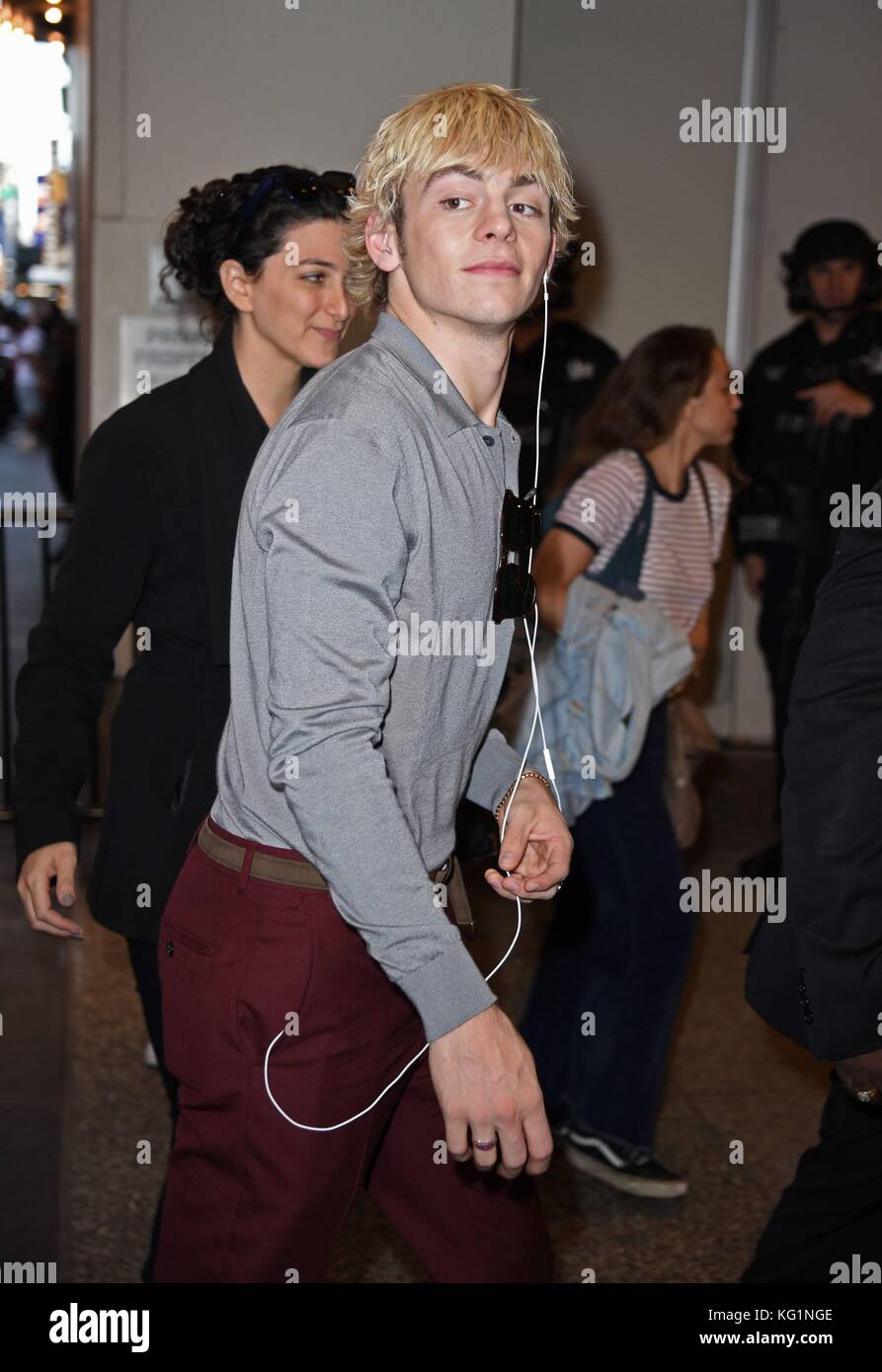 New York, NY, USA. 2nd Nov, 2017. Ross Lynch, seen at MTV TRL studios ...