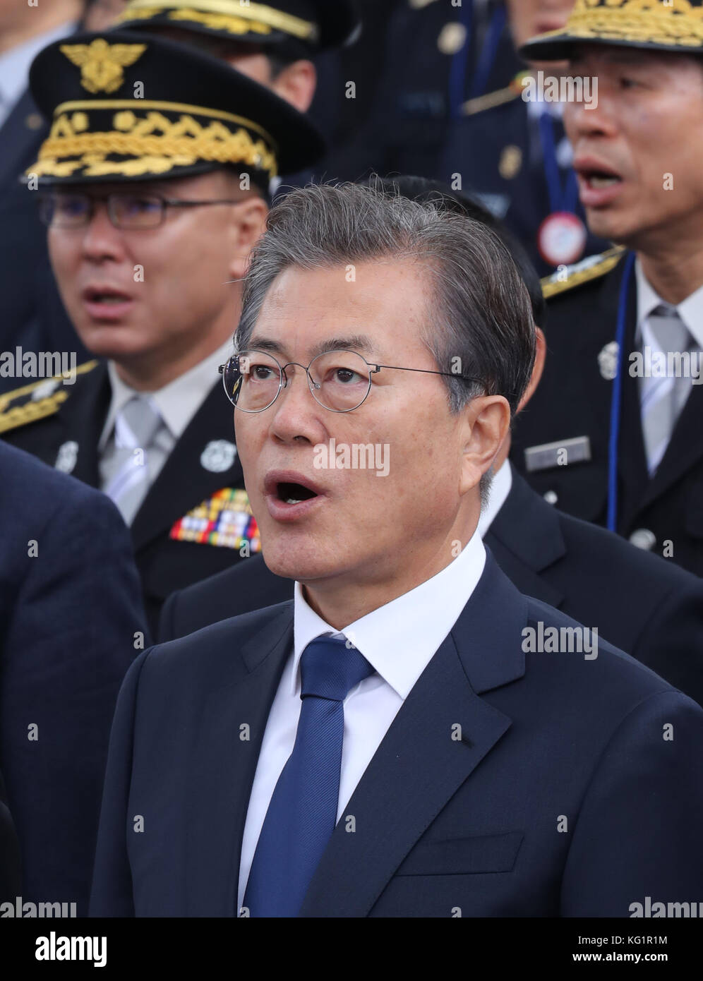 Cheonan, South Korea. 03rd Nov, 2017. Moon with firefighters President ...