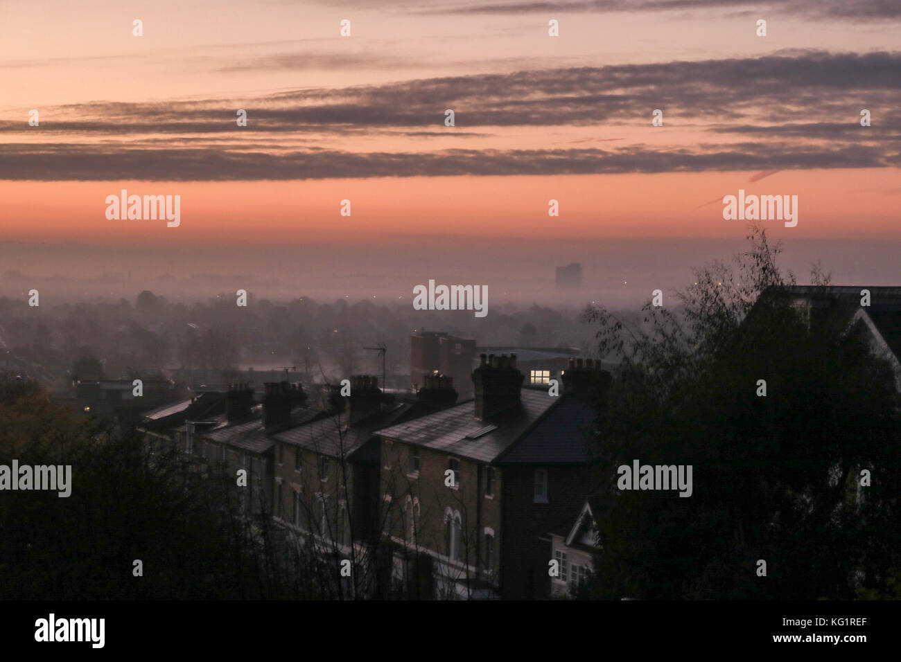 London, UK. 3rd Nov, 2017. Wimbledon landscape covered in early morning ...