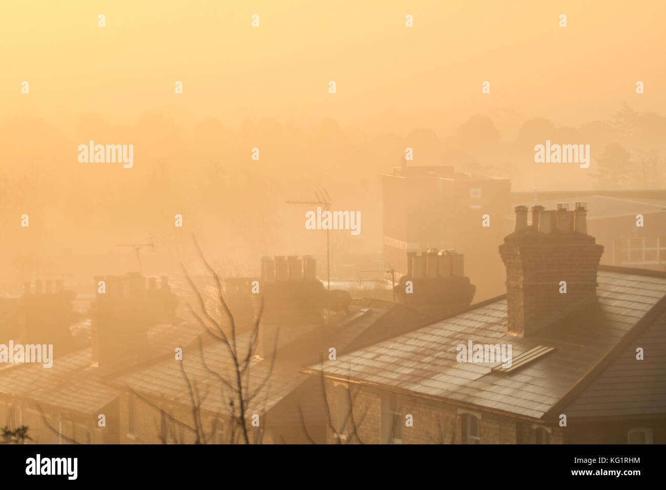 London, UK. 3rd Nov, 2017. Wimbledon landscape engufed in early morning ...