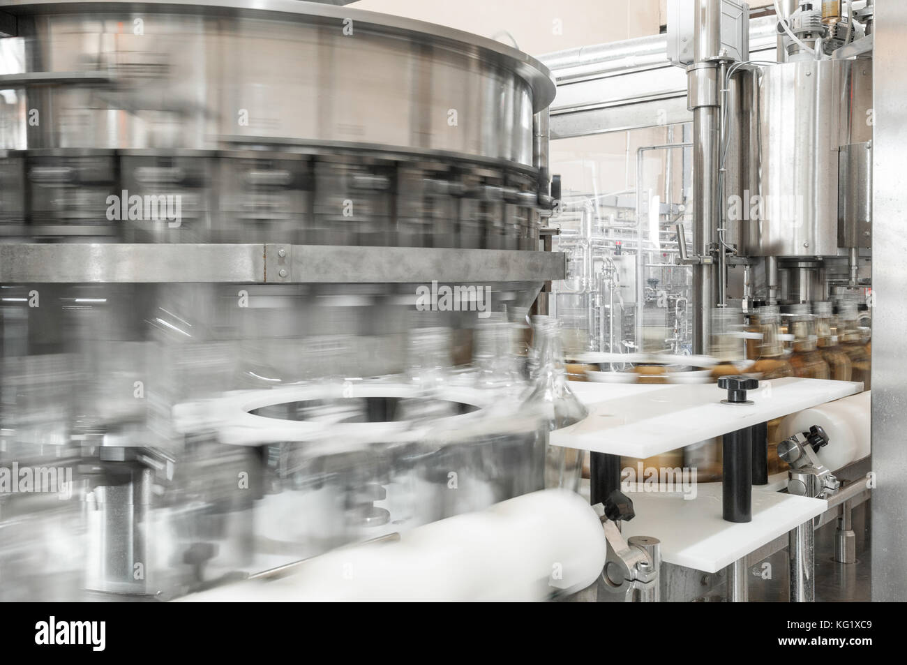 Glass manufacture factory machine hi-res stock photography and images ...