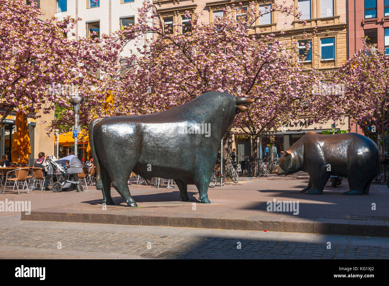 Bulle und bar hi-res stock photography and images - Alamy