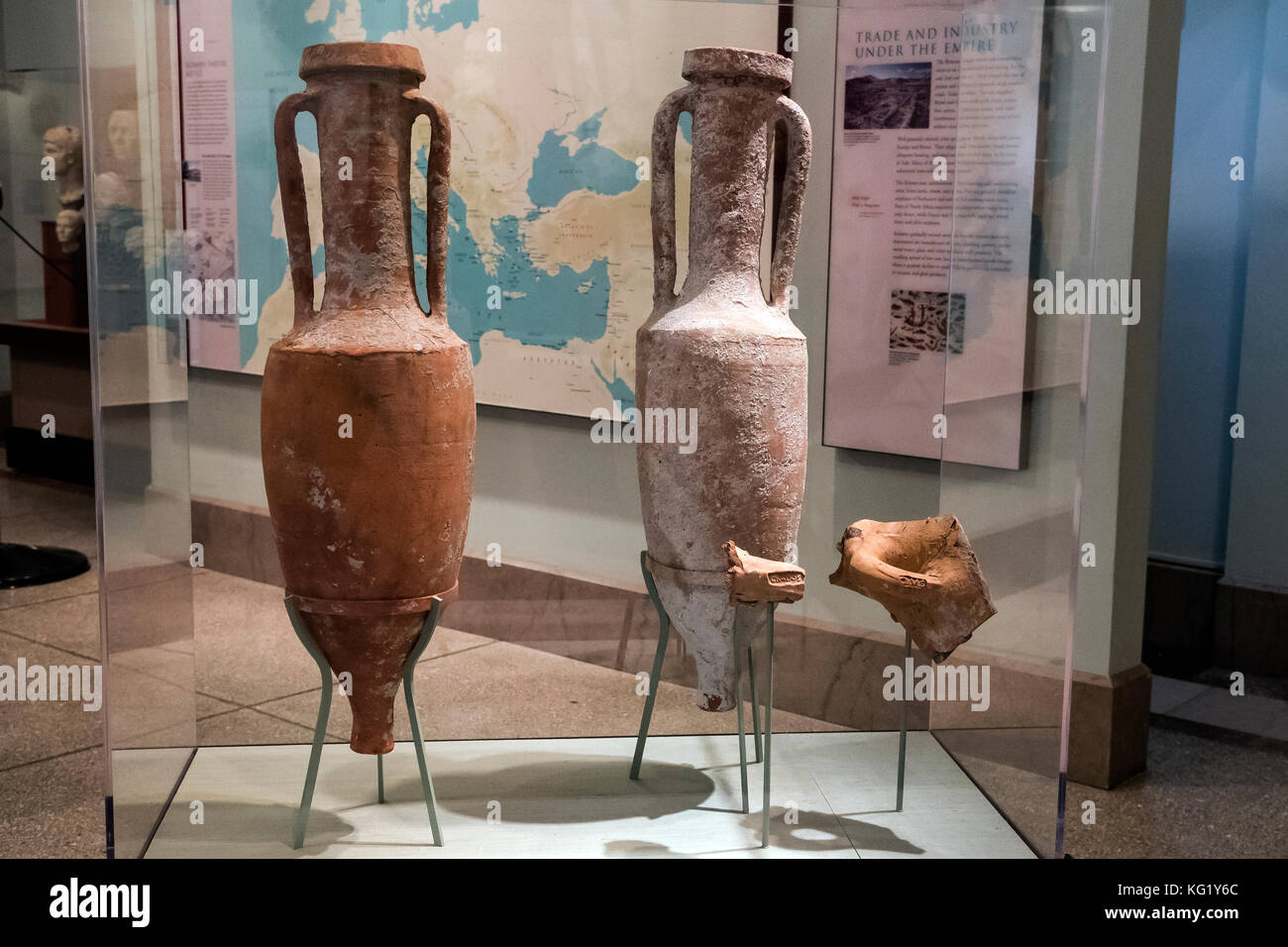 Roman amphorae america hi-res stock photography and images - Alamy