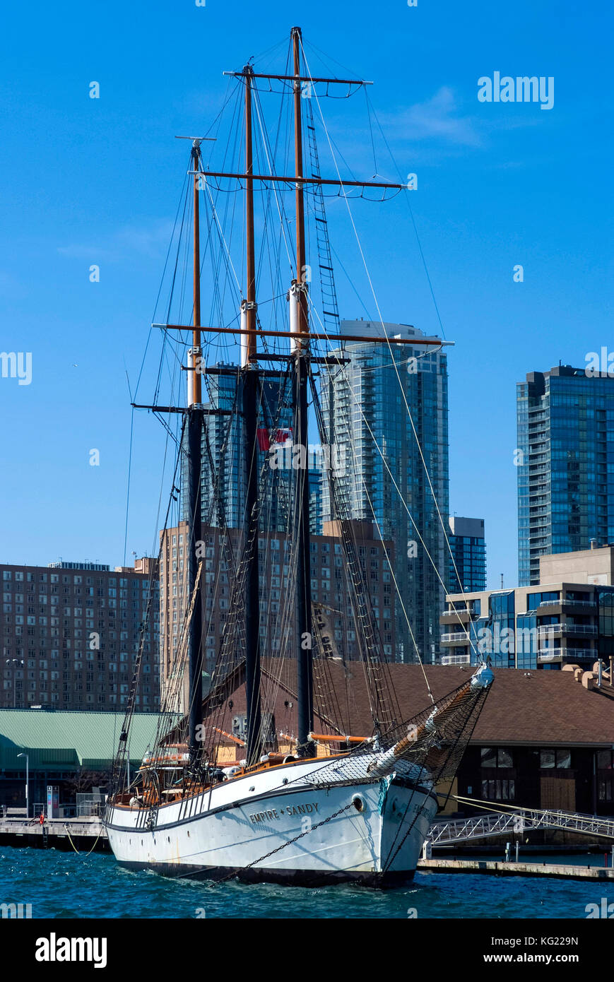 Toronto, Ontario, Canada : Empire * Sandy im Hafen Kanada Stock Photo ...