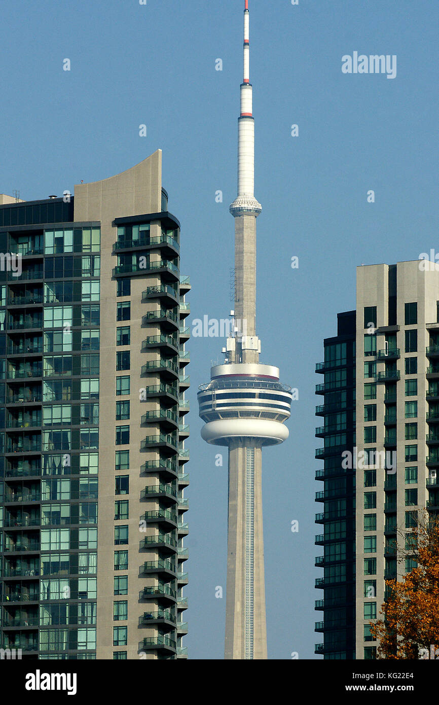 Cn tower toronto skyline summer hi-res stock photography and images - Alamy