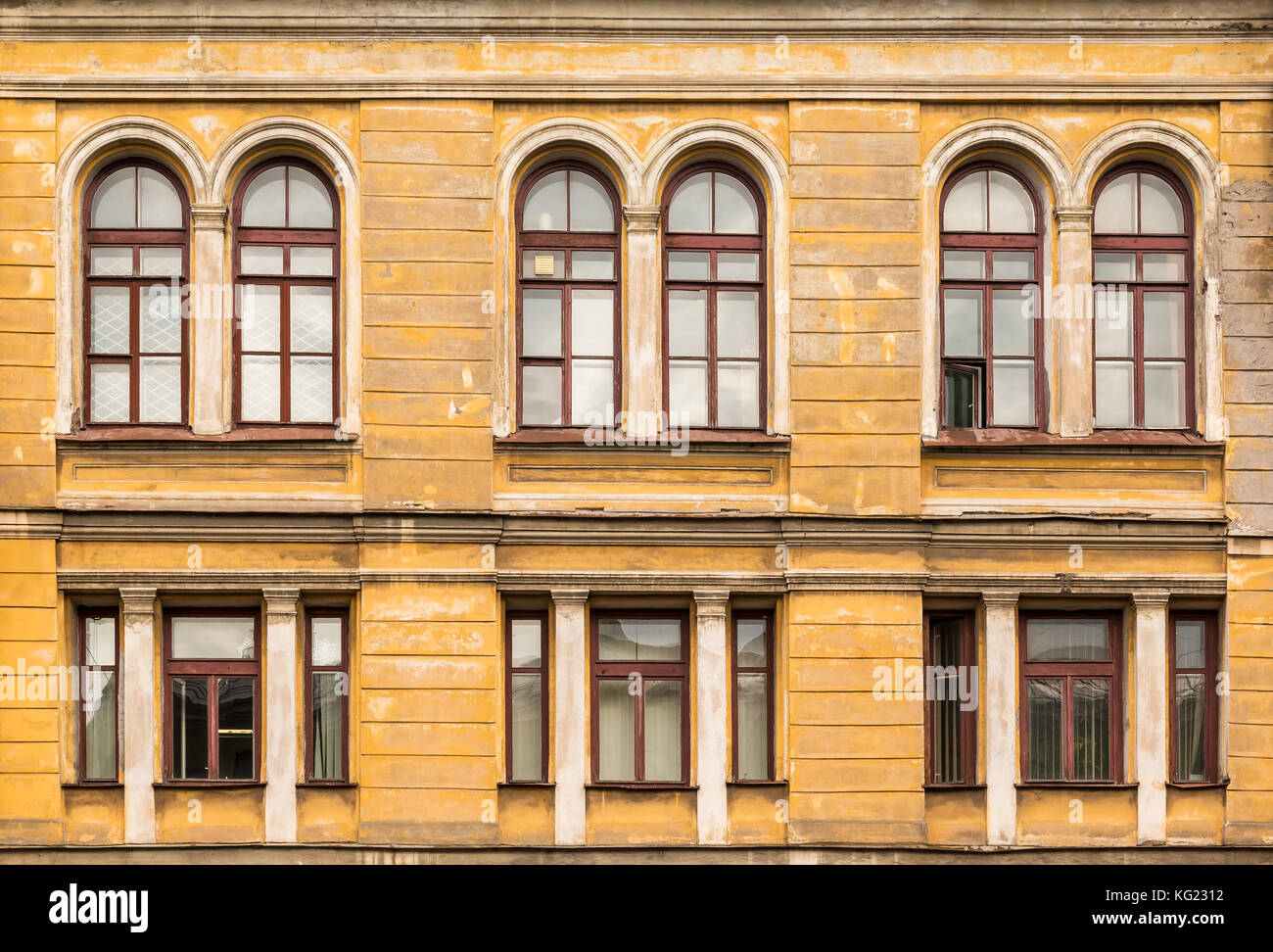Crumbling concrete window ledge hi-res stock photography and images - Alamy