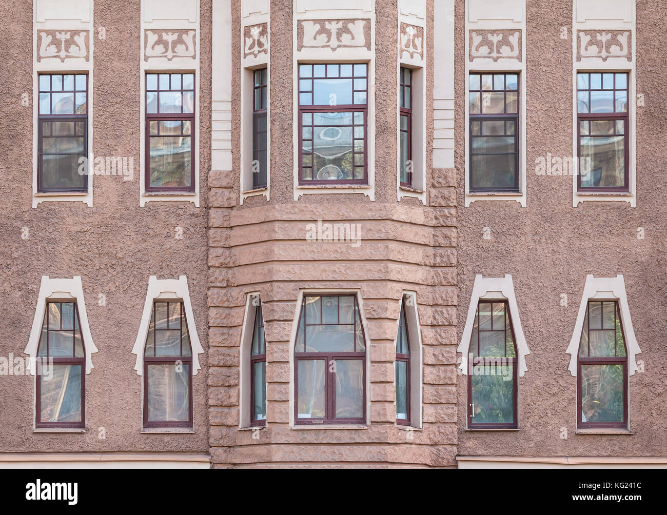 Bay window pediment hi-res stock photography and images - Alamy