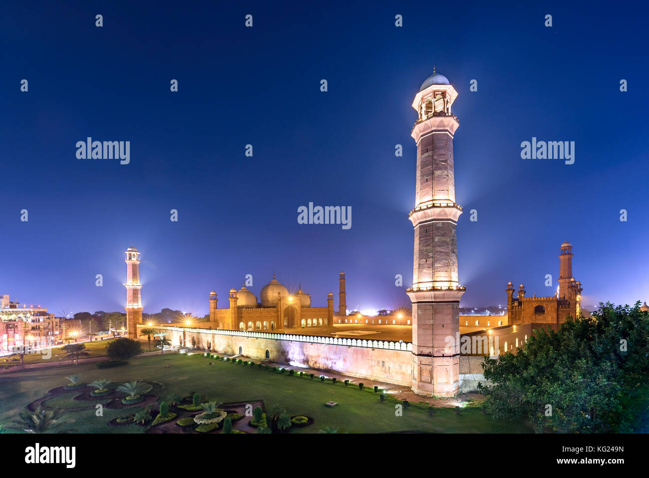 Aerial view of Badshahi mosque Lahore most iconic landmarks Stock Photo ...