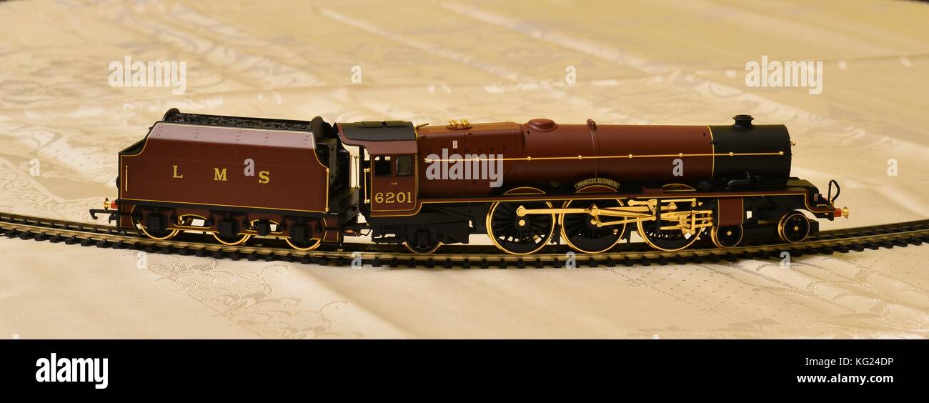 Gold coach lines hi-res stock photography and images - Alamy