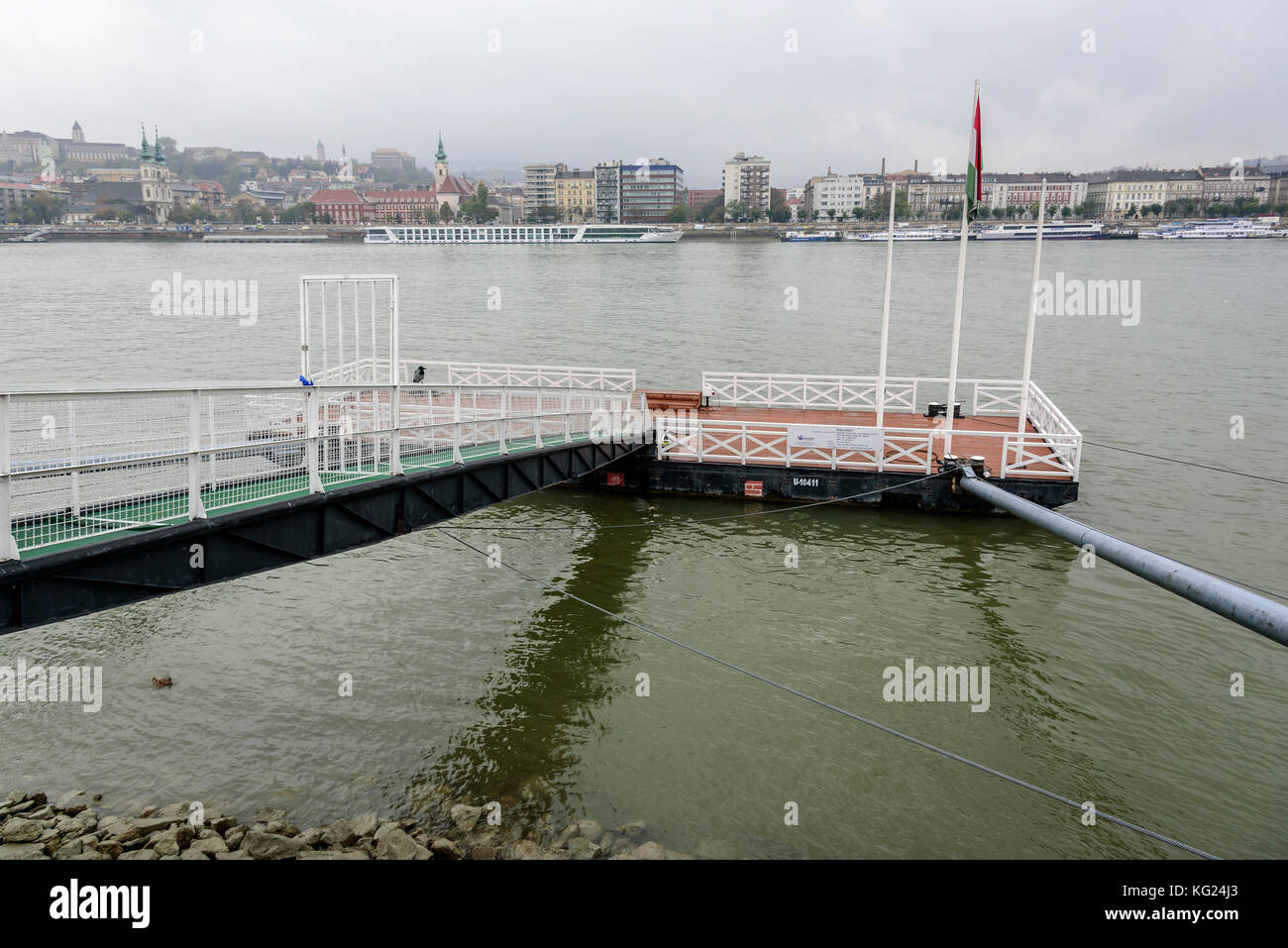 Berth river ships hi-res stock photography and images - Alamy