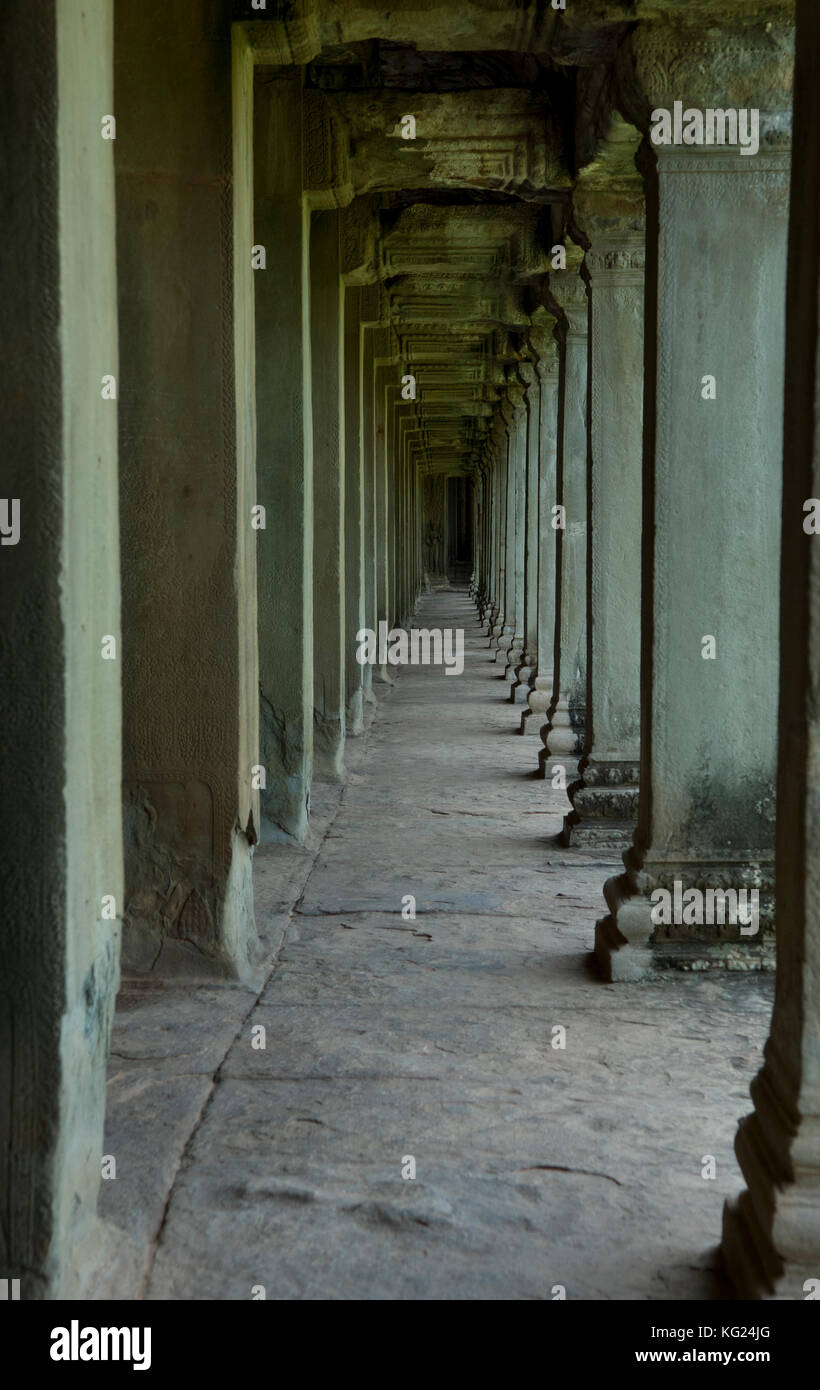 Corridor in Angkor Wat surrounded by pillars Stock Photo - Alamy