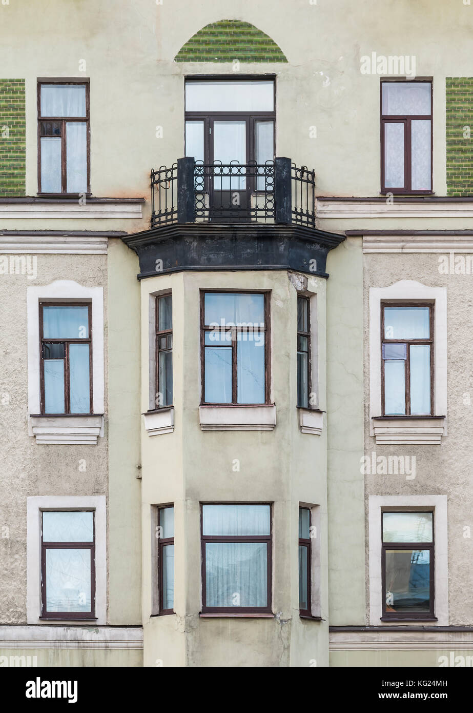 Bay window balcony hi-res stock photography and images - Alamy