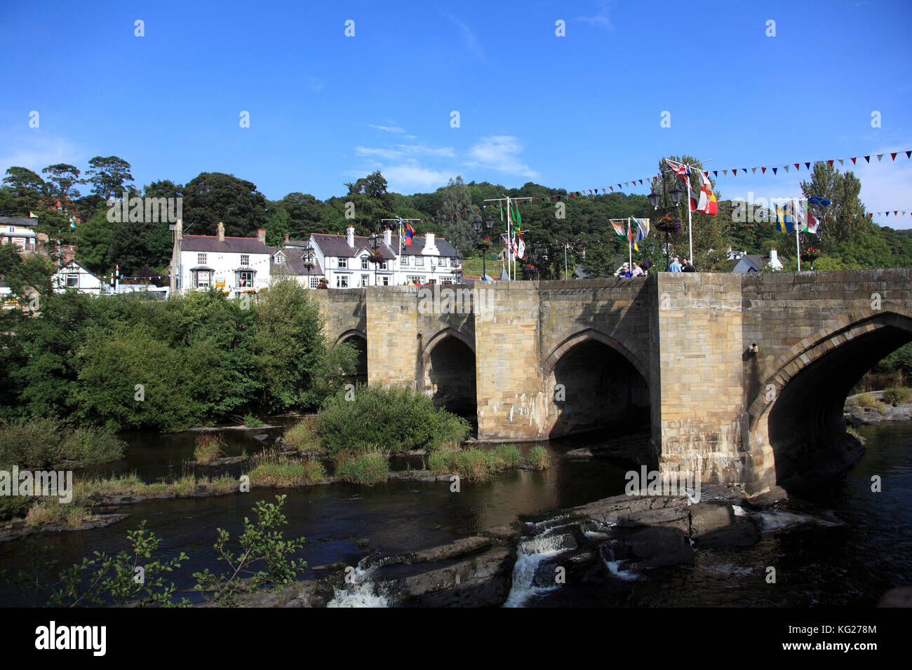 Llangollen, Dee Bridge, one of the Seven Wonders of Wales, Dee River ...