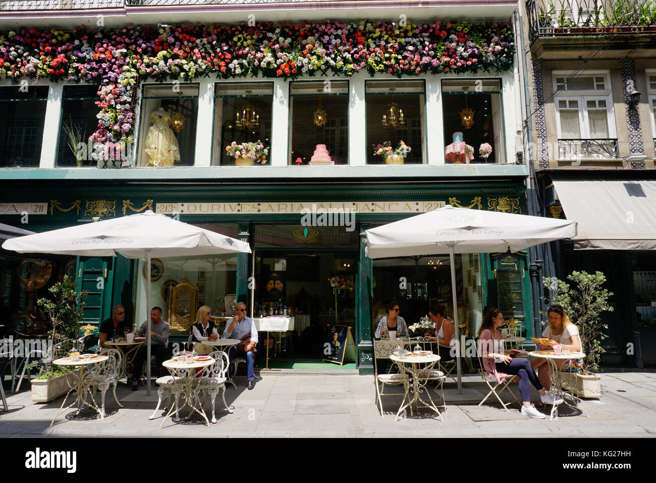 Porto cafe culture hi-res stock photography and images - Alamy