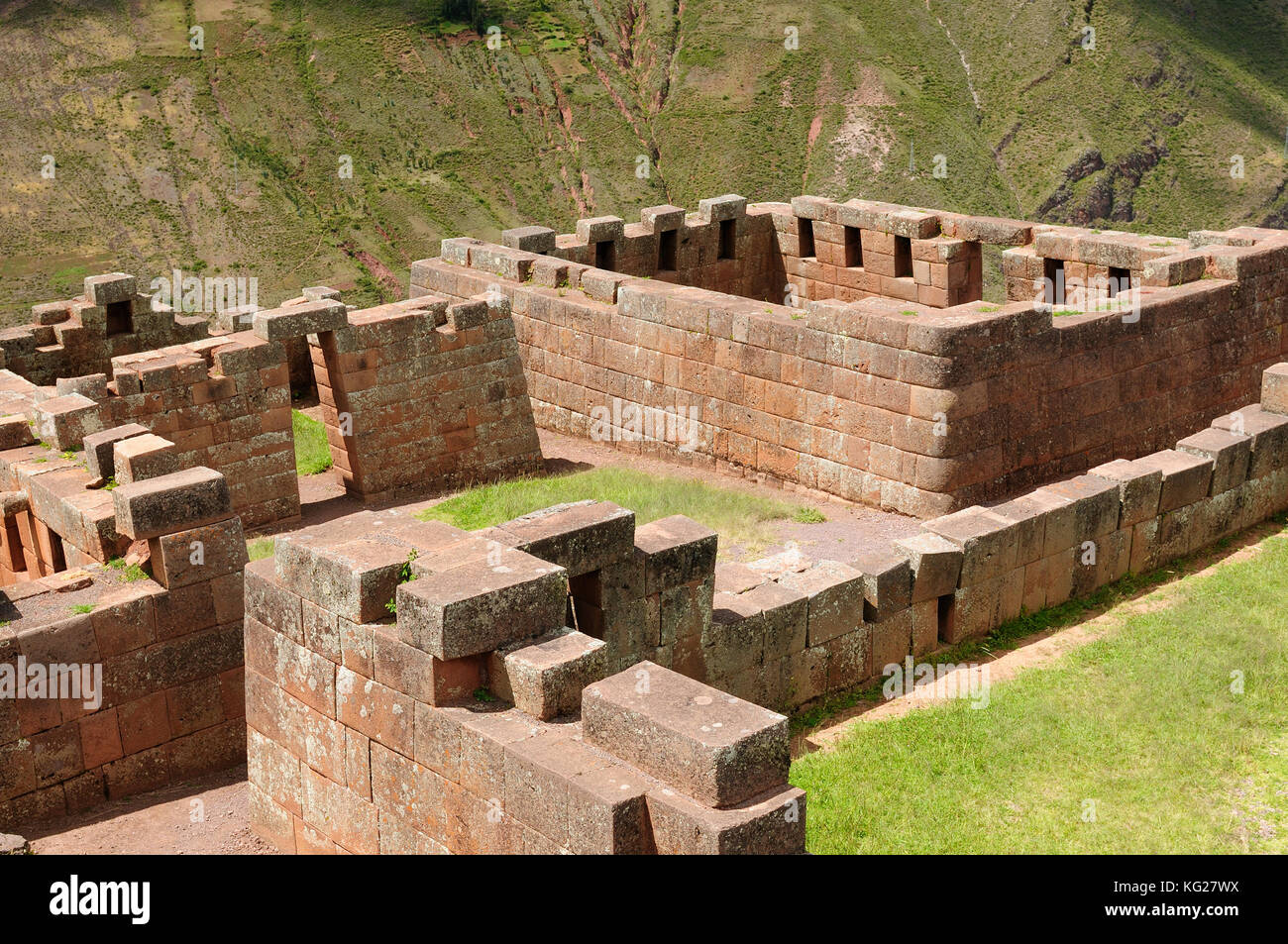 Inca ruins in the sacred valley in the Peruvian Andes, Peru, Pisac ...