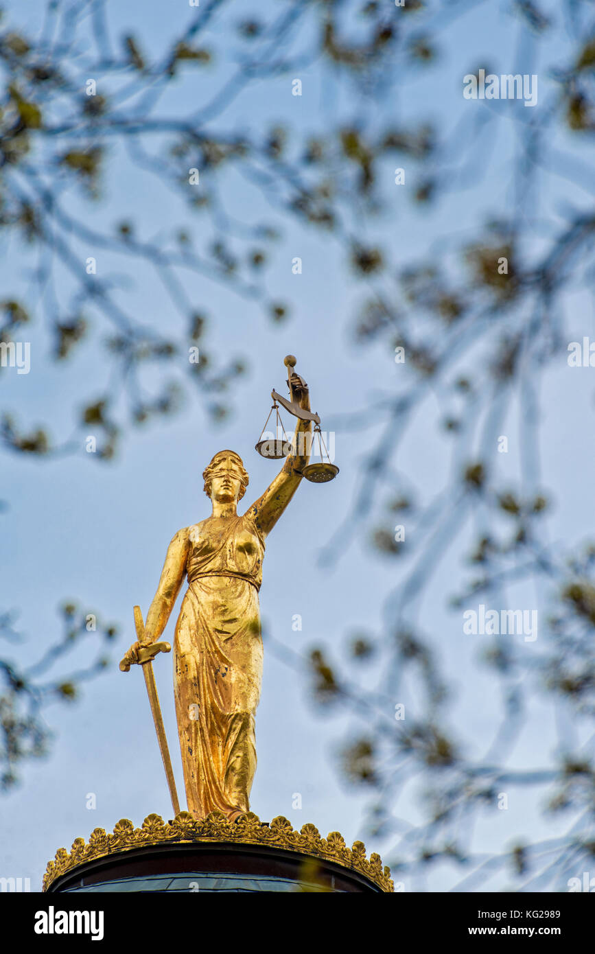 Gold bronze lady justice hi-res stock photography and images - Alamy