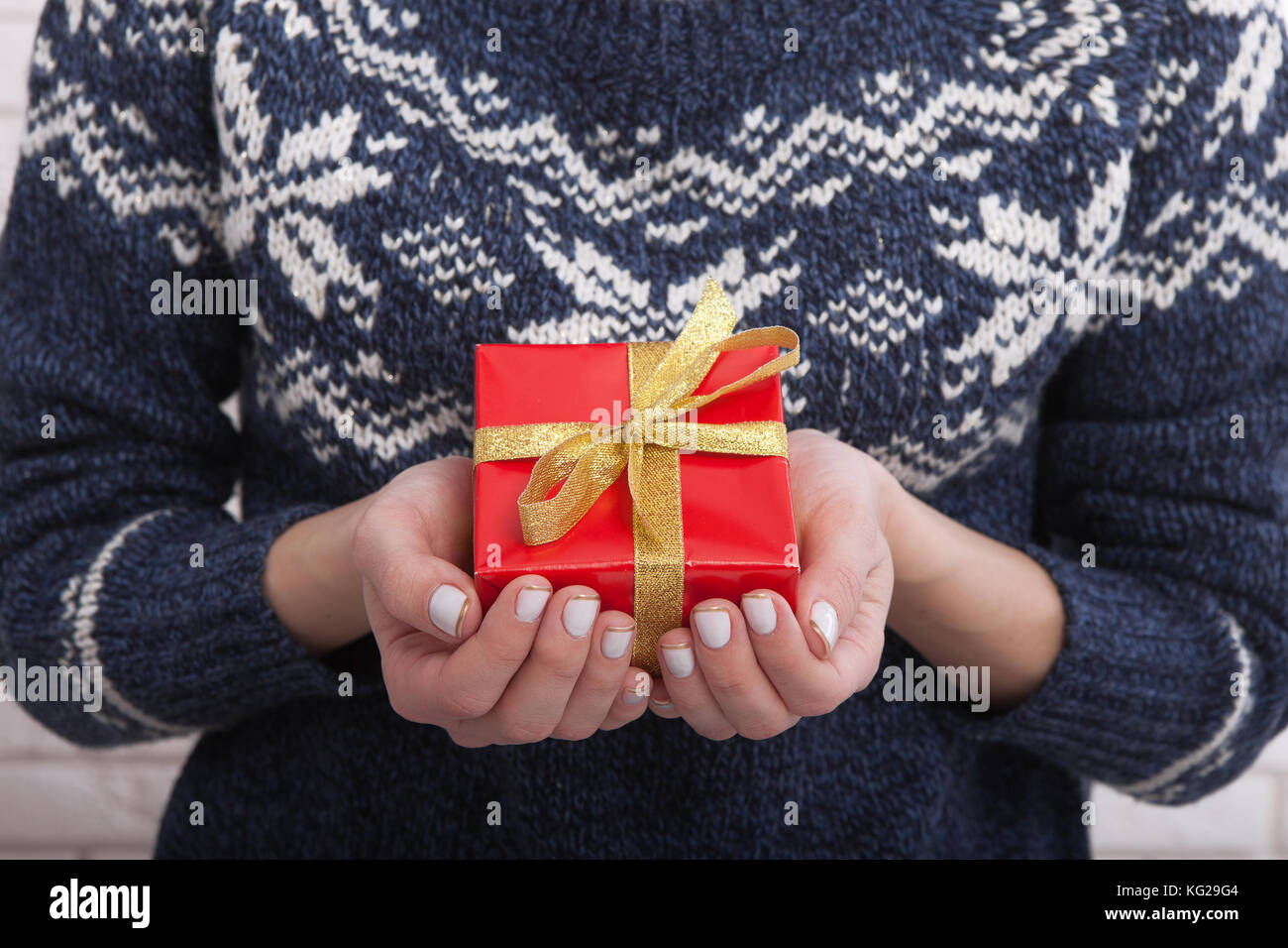Gift box with ribbon in women's hands Stock Photo - Alamy