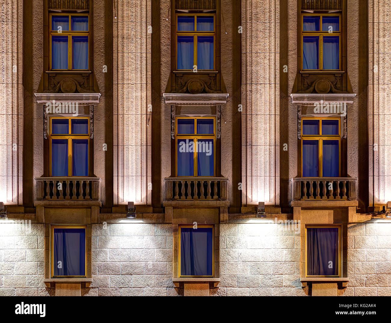 Hotel windows texture hi-res stock photography and images - Alamy