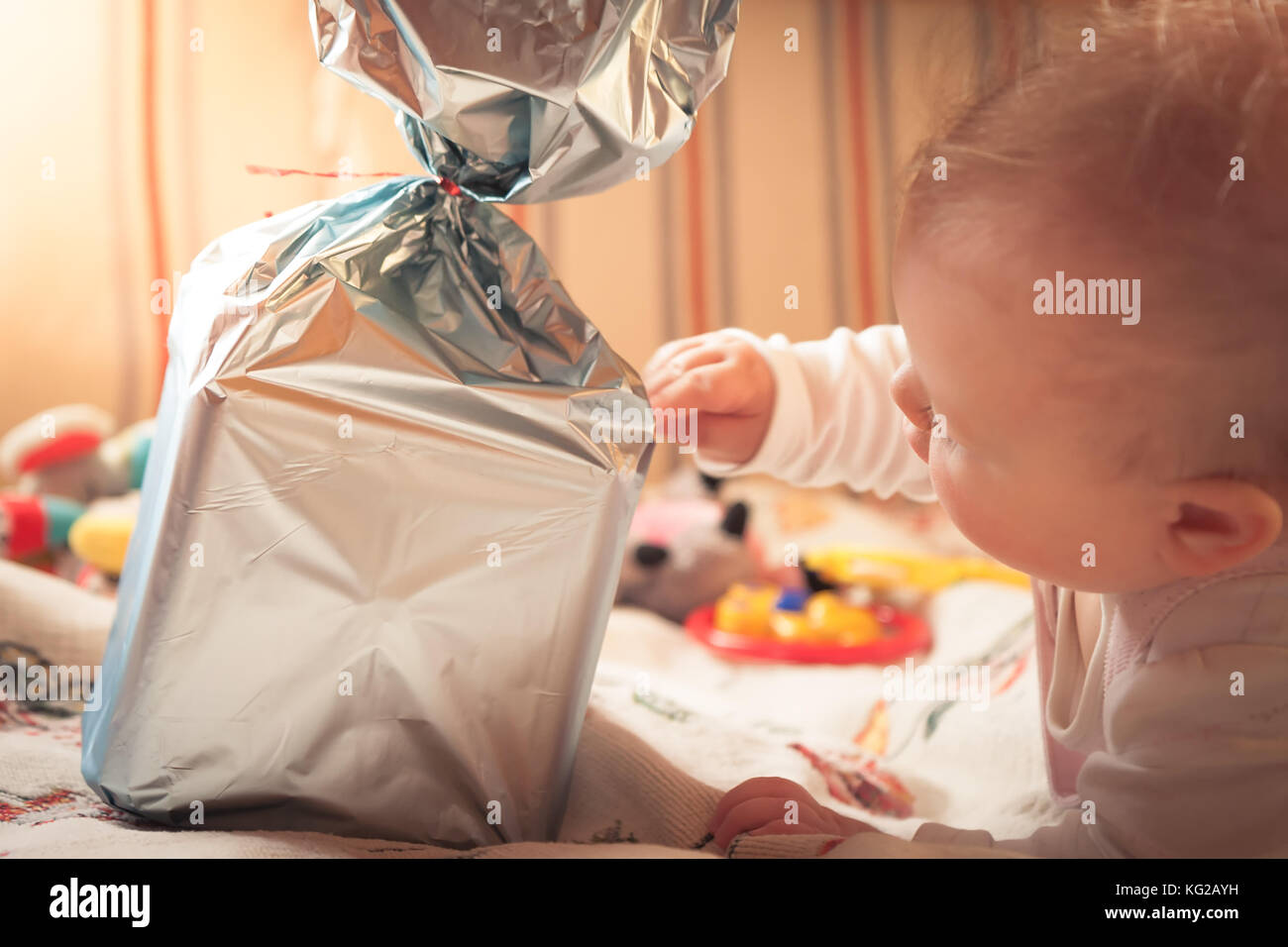 Curious baby open birthday gift box Stock Photo - Alamy
