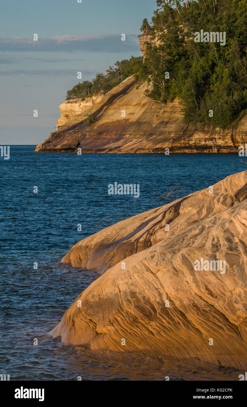 Pictured rocks national shoreline hi-res stock photography and images ...