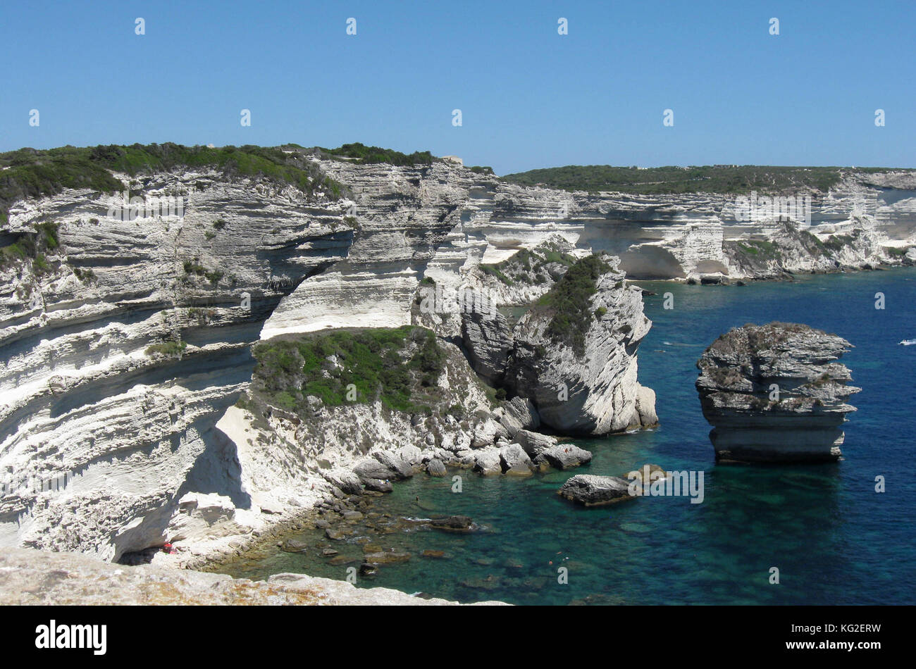 Limestone cliffs and mediterranean sea hi-res stock photography and ...