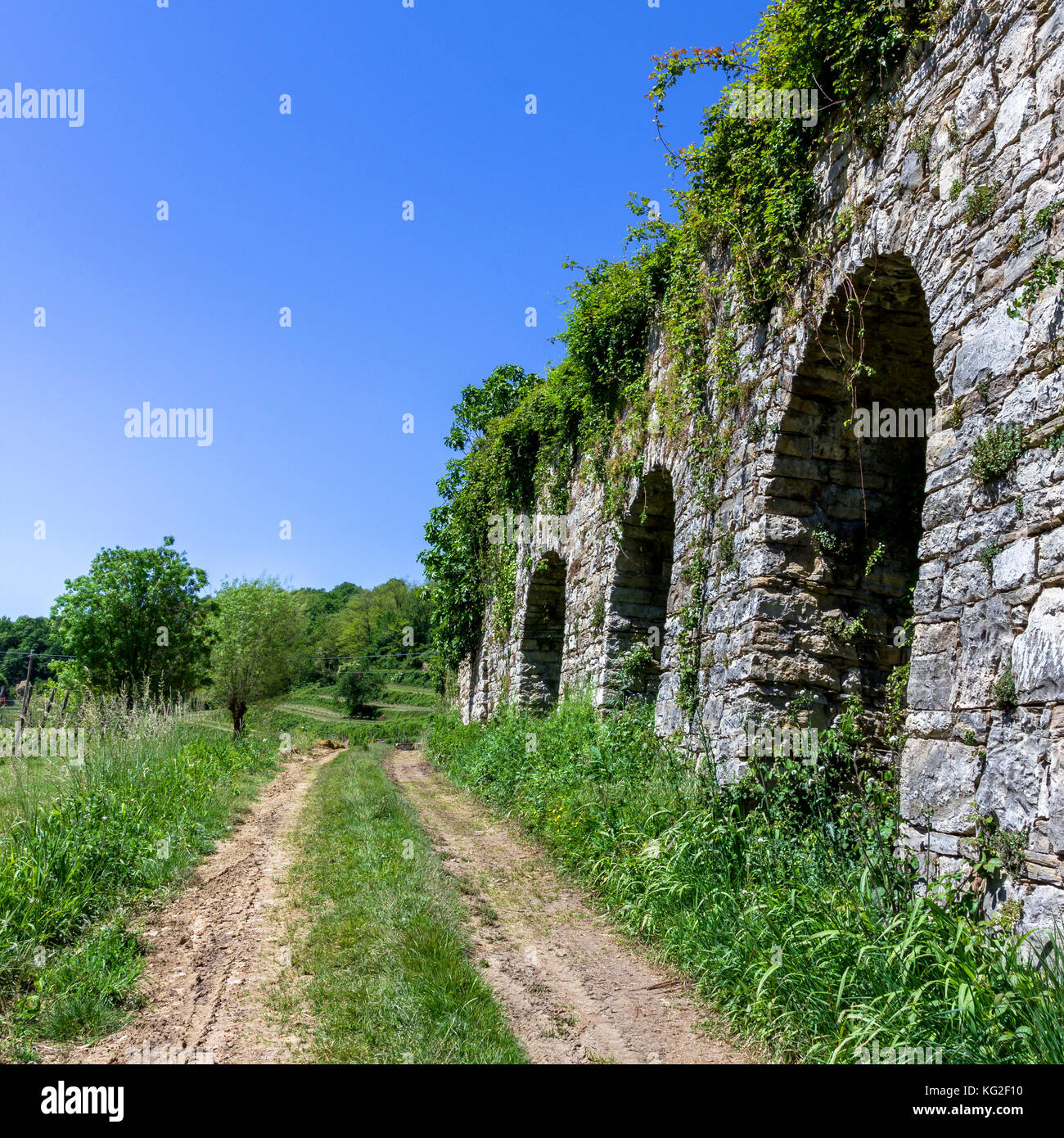 Ancient medieval wall hi-res stock photography and images - Alamy