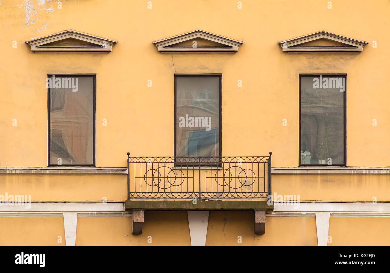 Hospital balcony hi-res stock photography and images - Alamy