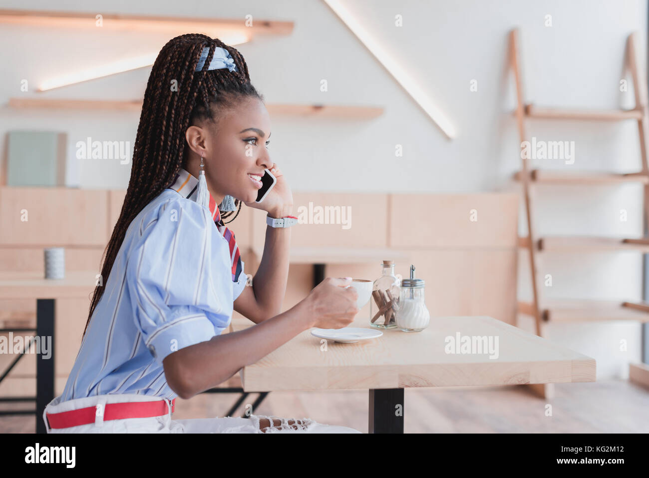 African american woman talking on phone hi-res stock photography and ...